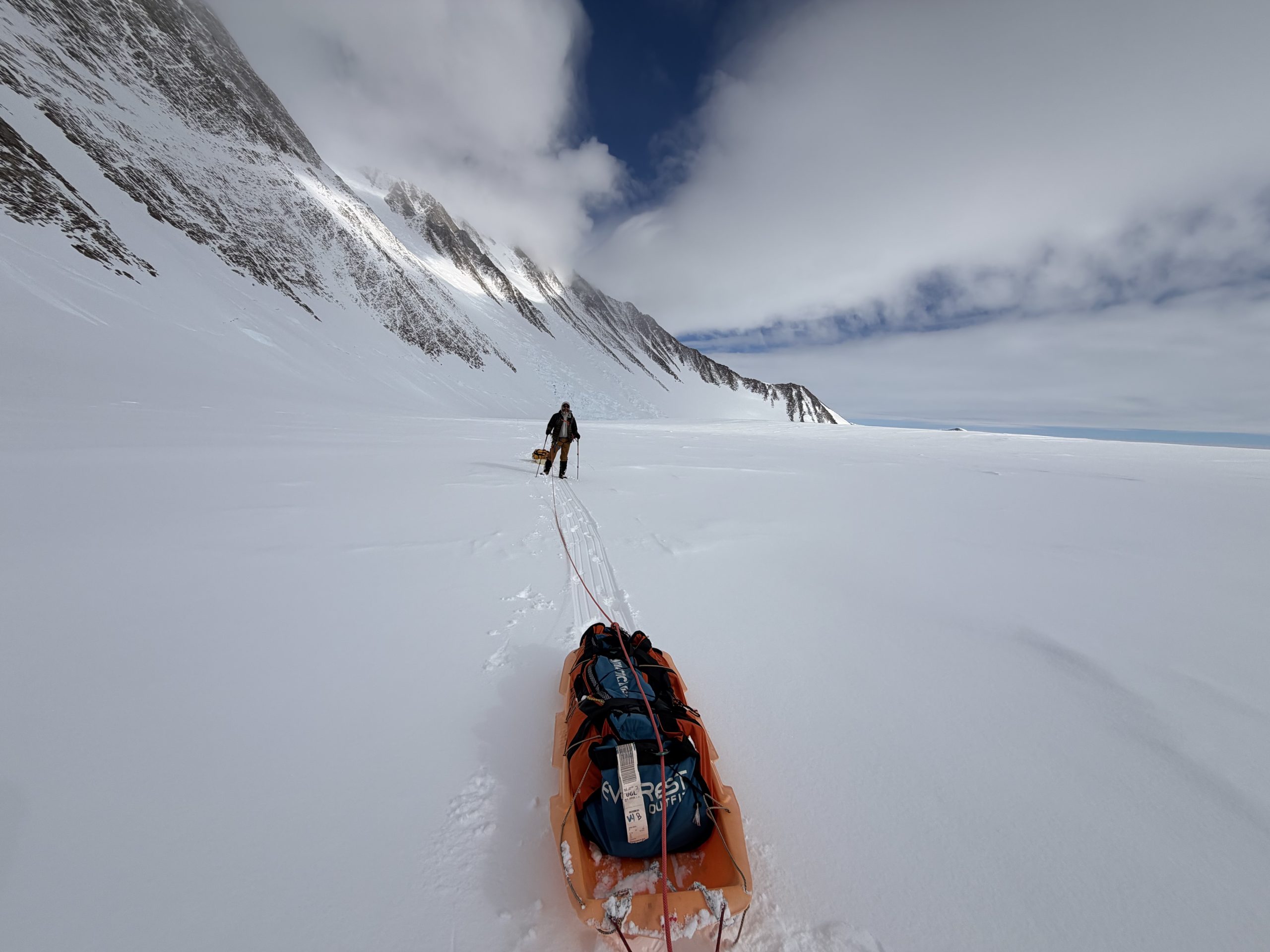 Vinson 5 moves to low camp - Alpine Ascents International